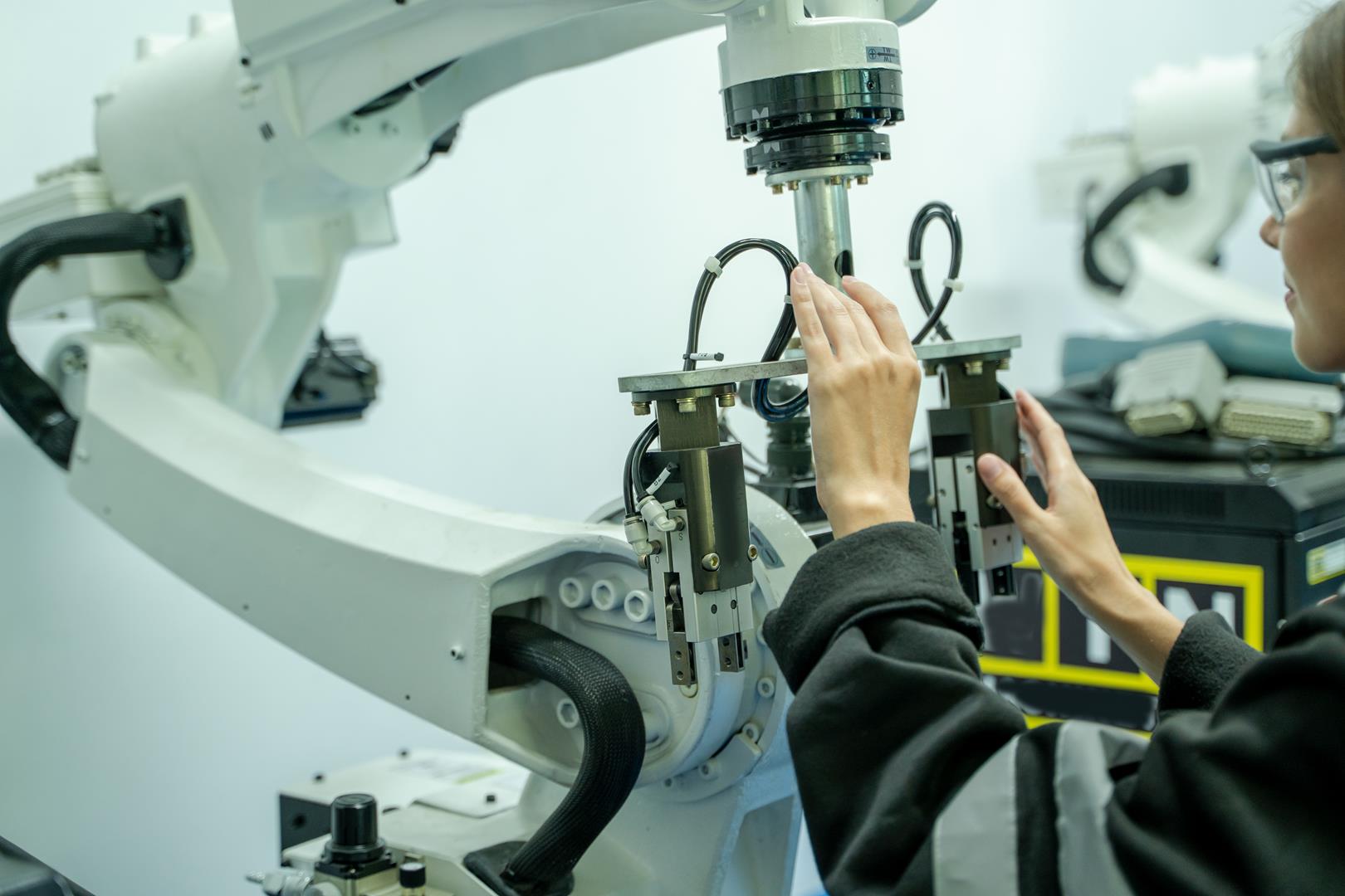 Robot's Diamond Tip: Introducing a New Dimension - RoboMag.Net - Robot ...